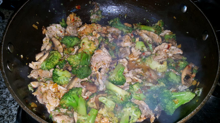 Pork & Broccoli / Cerdo y Brócoli – SaltShaker